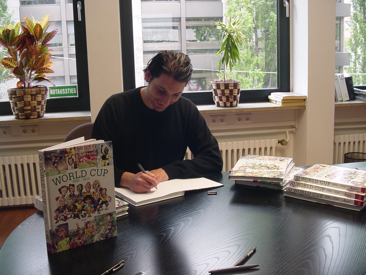 German Aczel: World Famous Artist - German Aczel